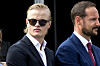 Frihet i lenker: Hang opp plakater av Marius Borg Høiby: Må betale ...